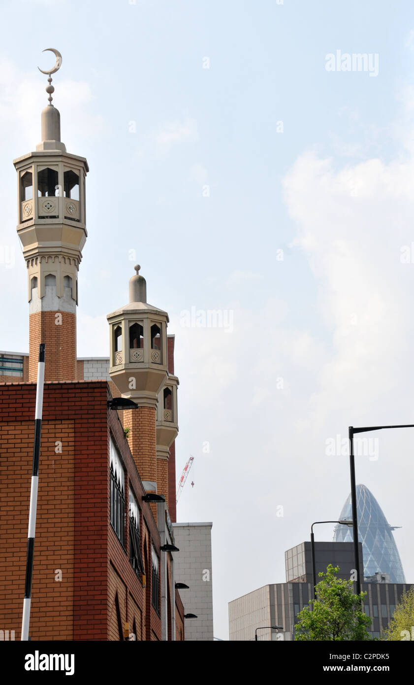 Aldgate mosque east london muslim hi-res stock photography and images ...