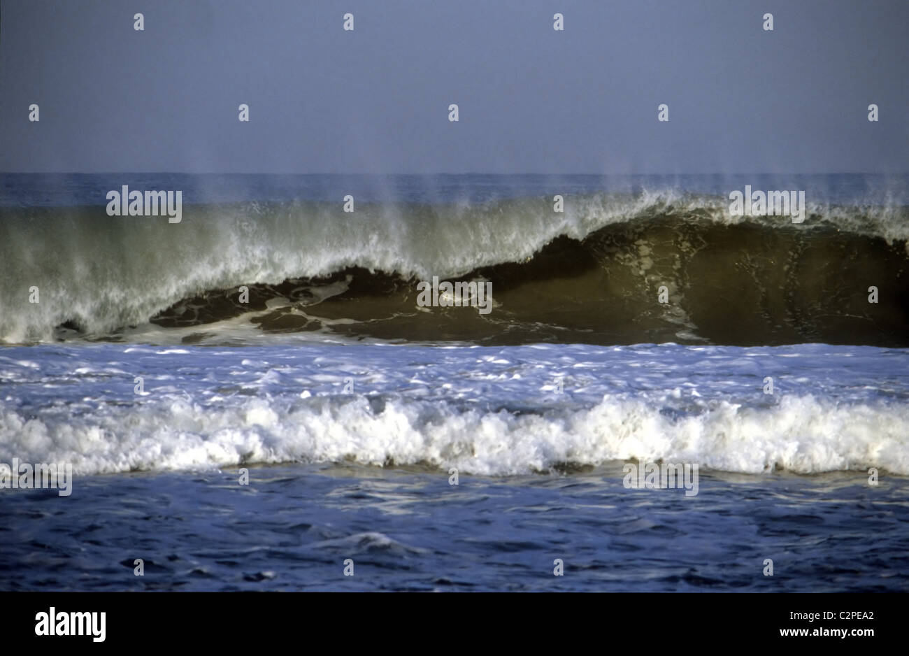 Breaking wave with spray Stock Photo - Alamy