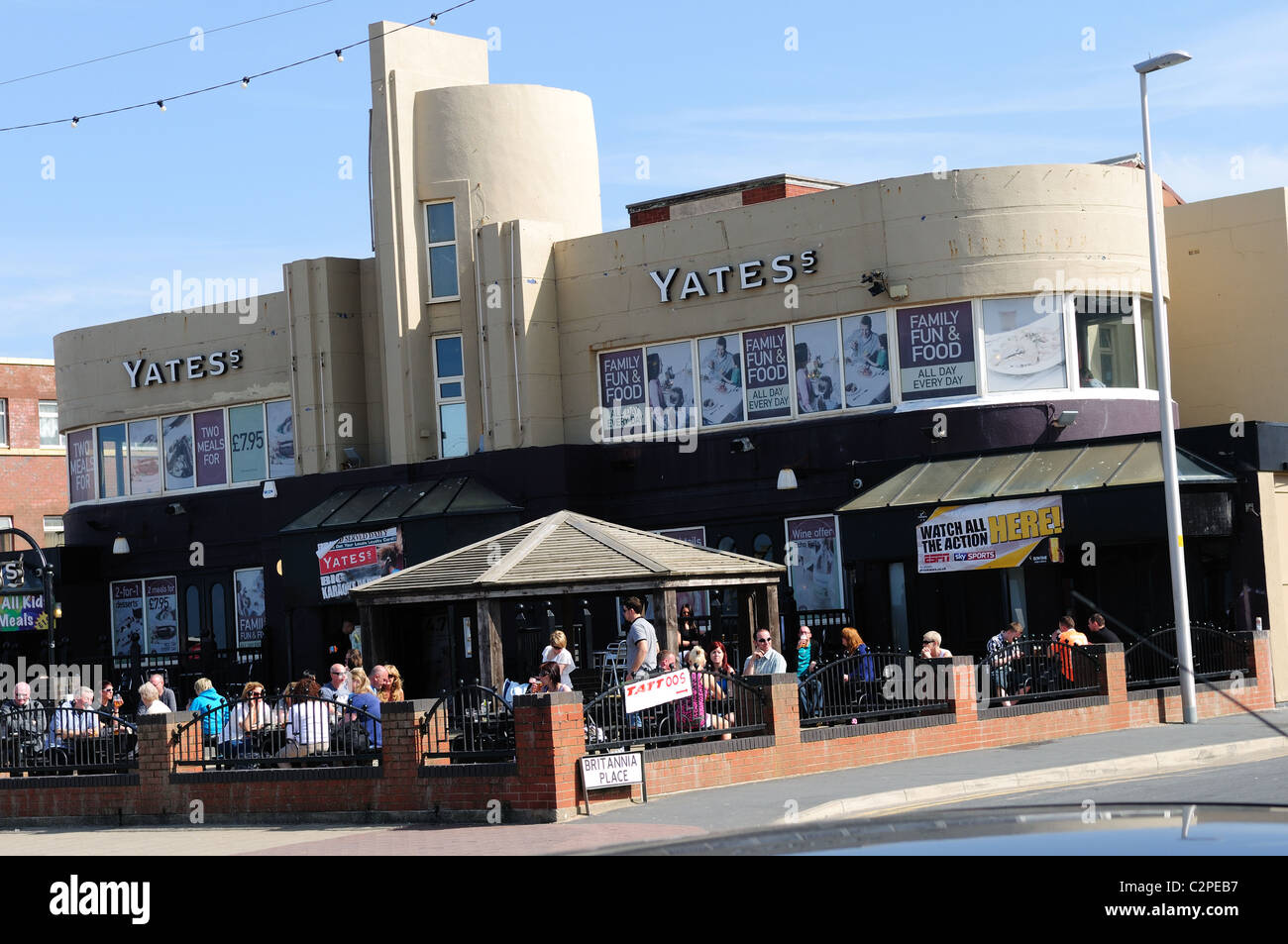 Blackpool Yates Wine Lodge Stock Photo - Alamy