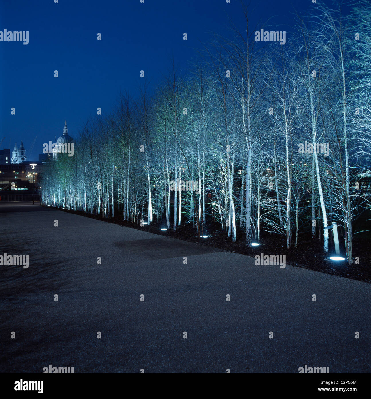 The tate modern nightime hi-res stock photography and images - Alamy