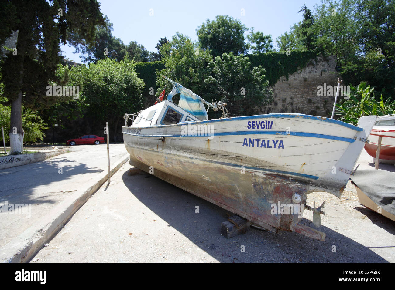 Boat on dry land hi-res stock photography and images - Alamy