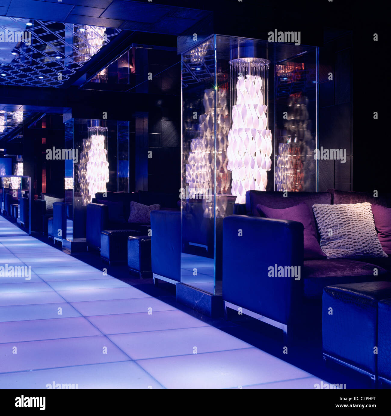 Fifty st james casino london hi-res stock photography and images - Alamy