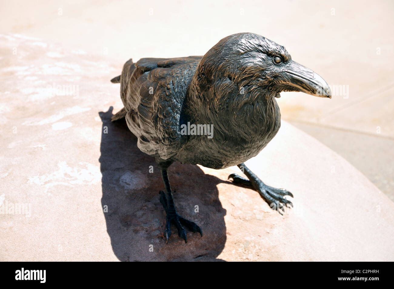 Raven sculpture hi-res stock photography and images - Alamy
