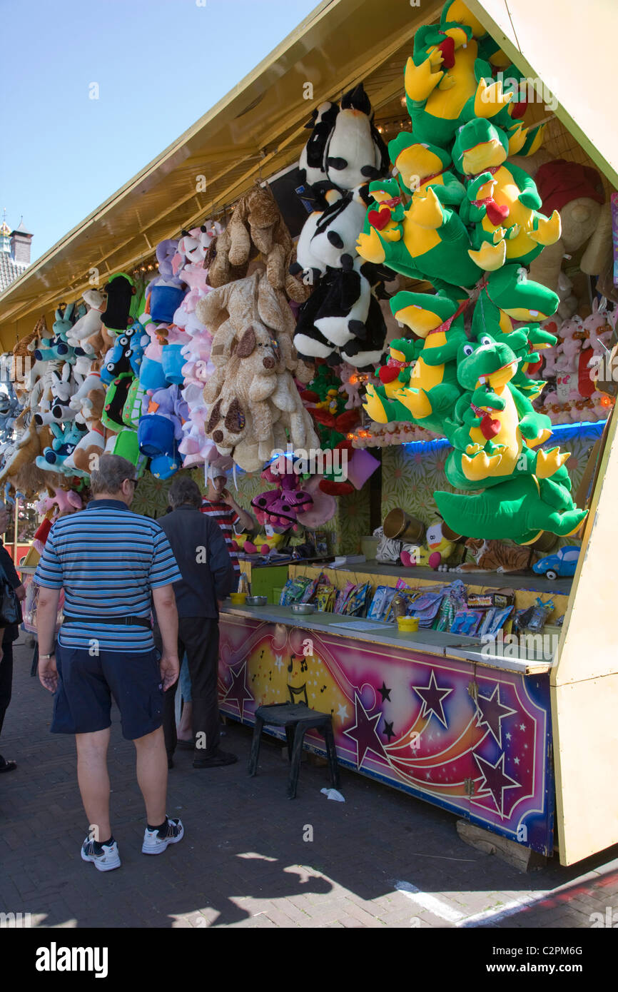 Soft toys in arcade game hi-res stock photography and images - Alamy