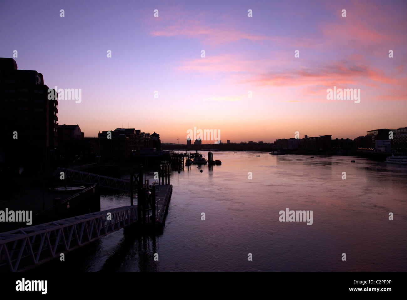 Thames docks historical hi-res stock photography and images - Alamy