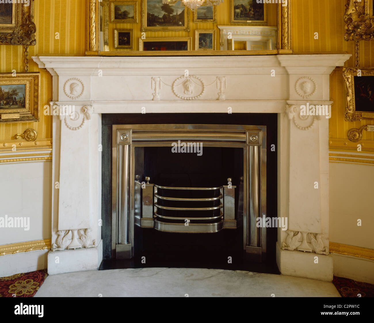 Traditional georgian drawing room hi-res stock photography and images ...