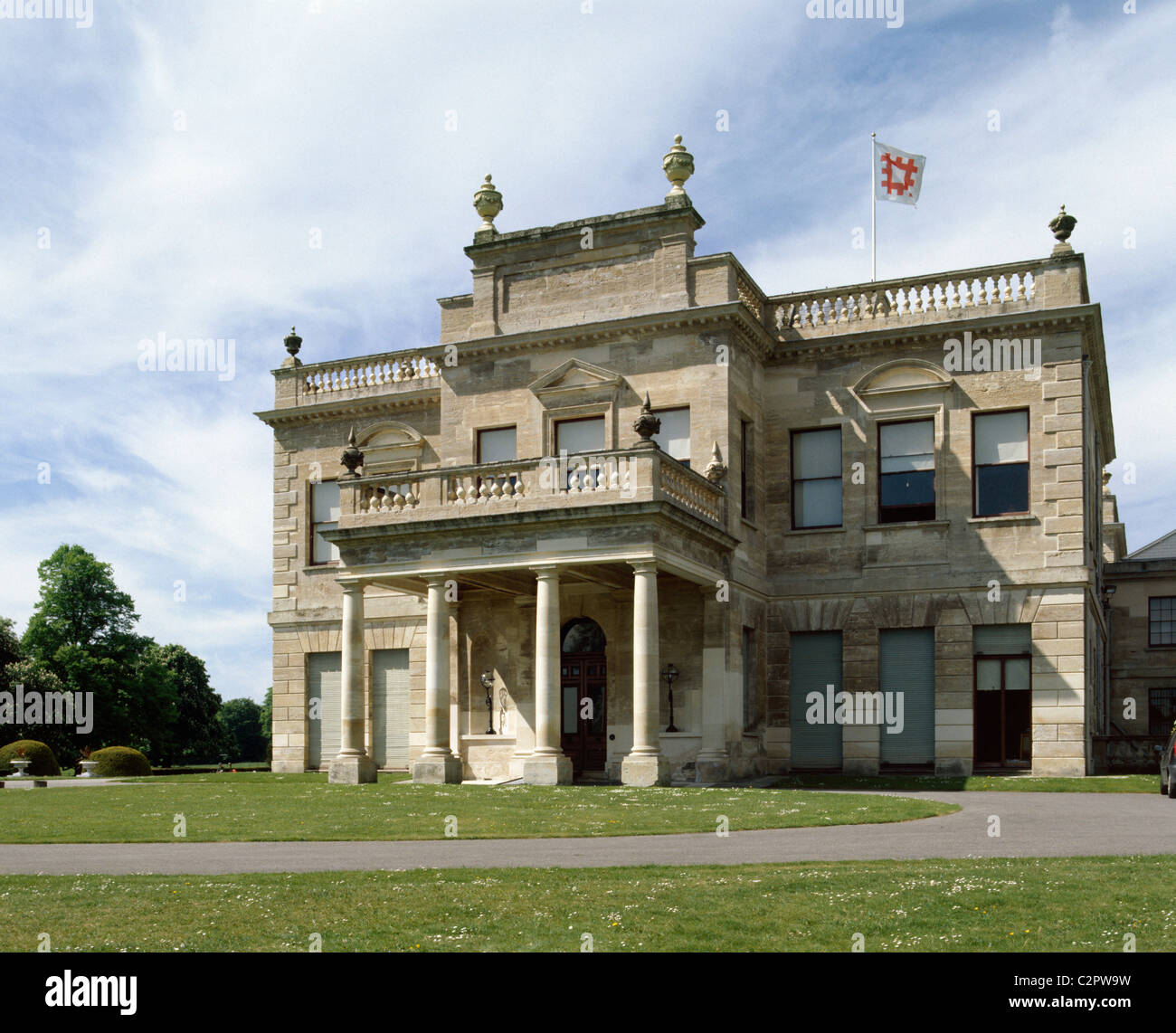 Victorian house parapet architecture hi-res stock photography and ...