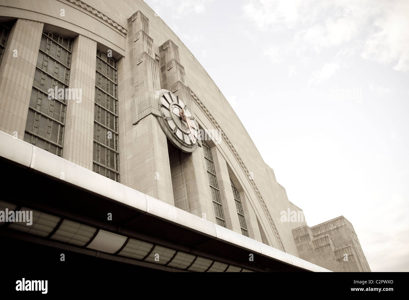 Cincinnati Union Terminal and Museum Center, exterior shot with arch ...