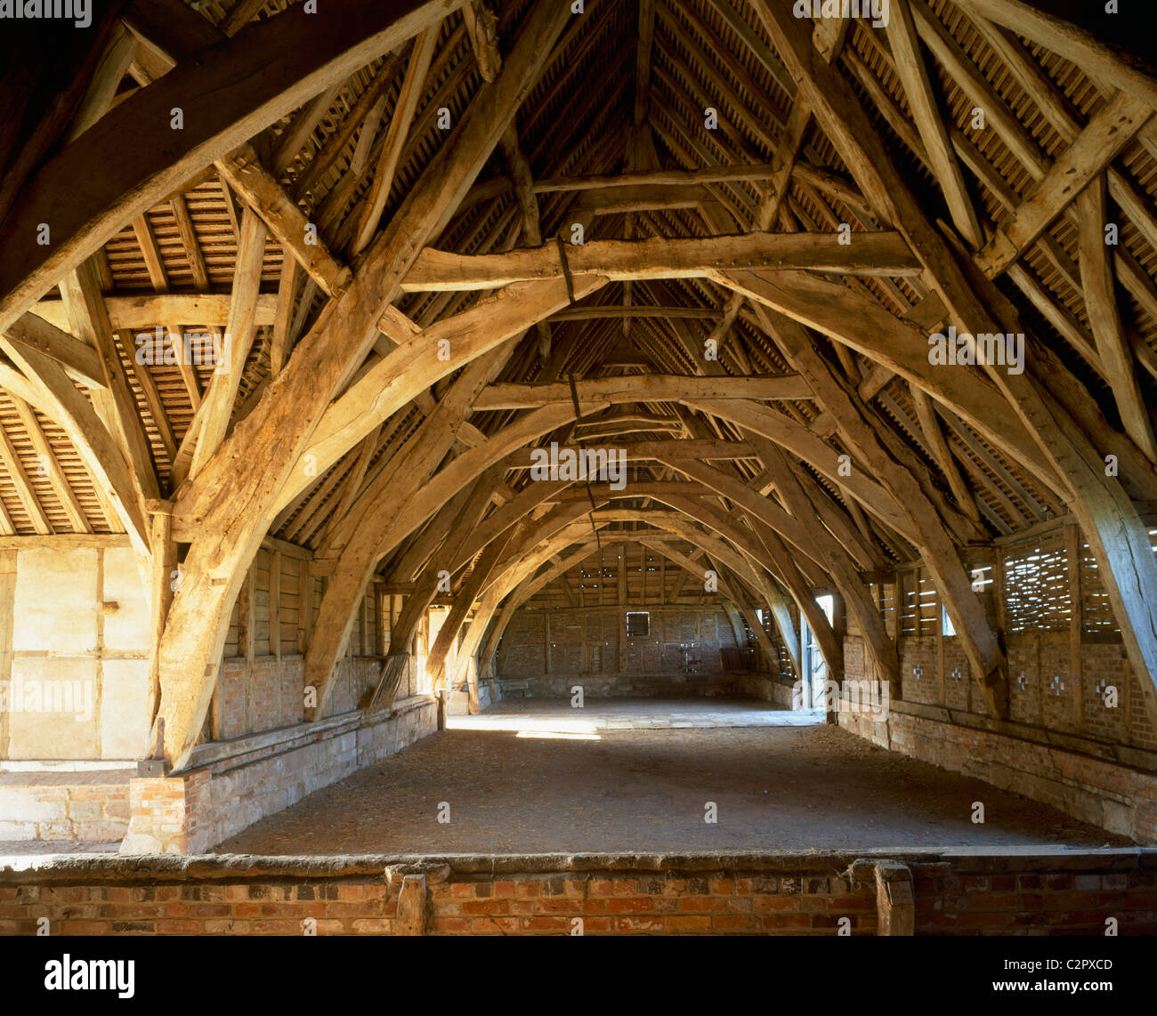 Cruck roof hi-res stock photography and images - Alamy