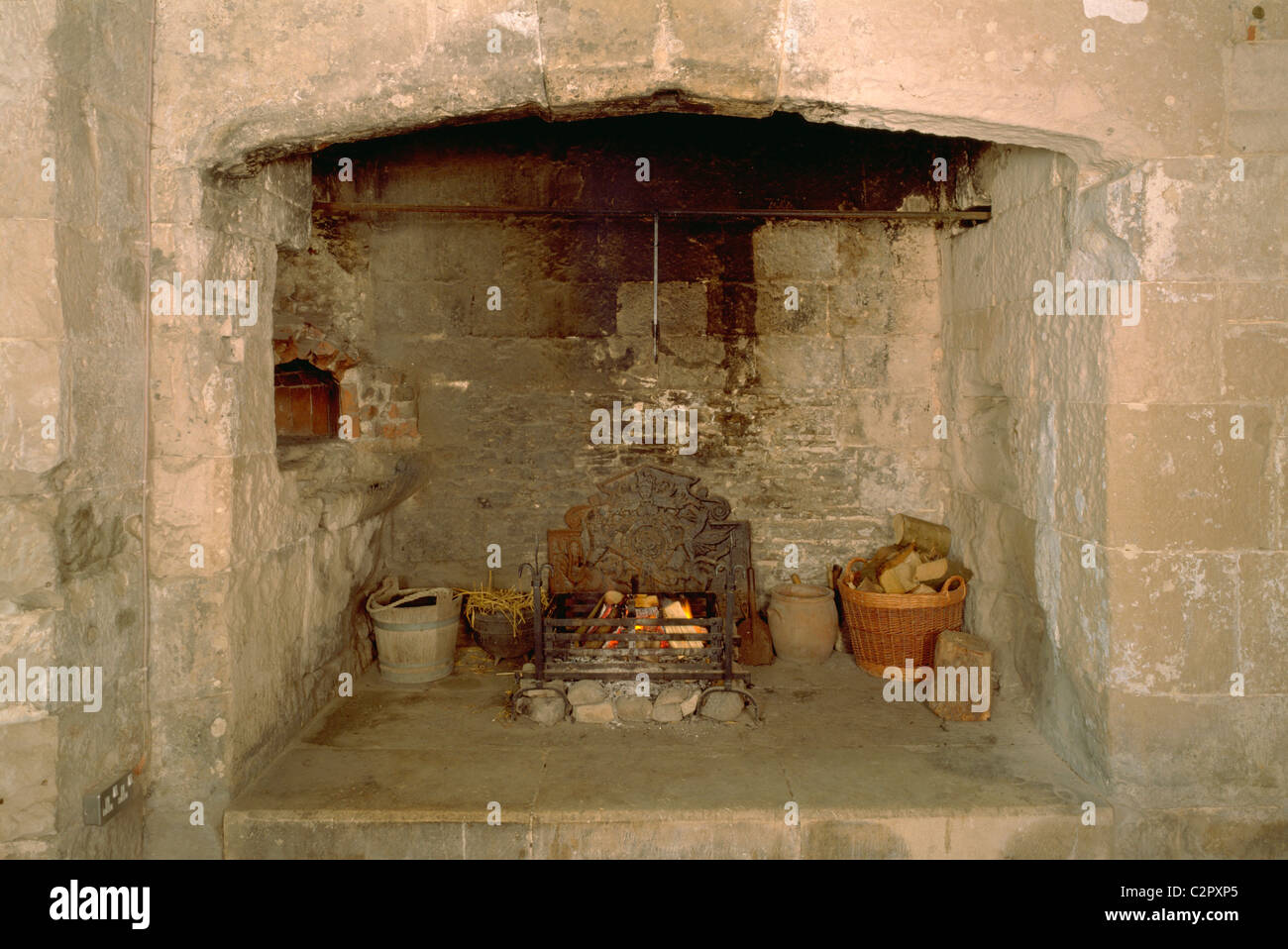 Tudor fireplace hi-res stock photography and images - Alamy