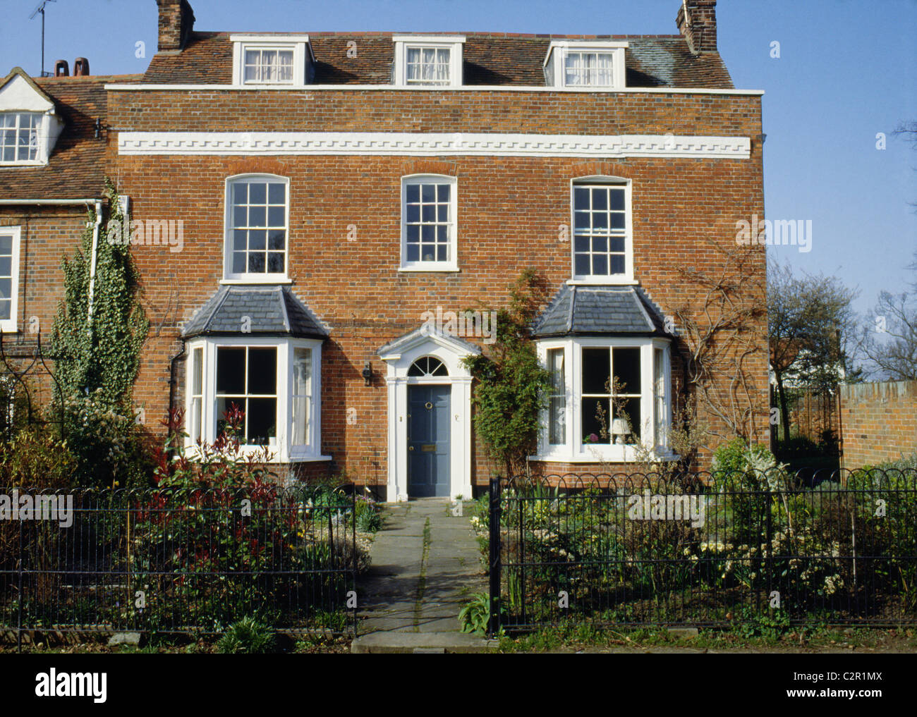 Two storey bay window hi-res stock photography and images - Alamy