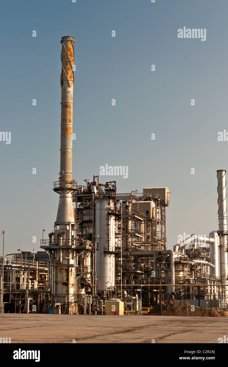 A petrochemical refinery plant Stock Photo - Alamy