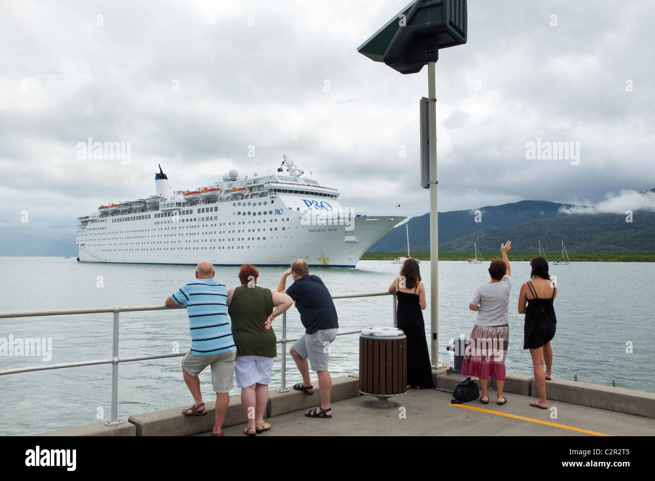 Cruise liner entering Trinity Inlet. Cairns, Queensland, Australia ...