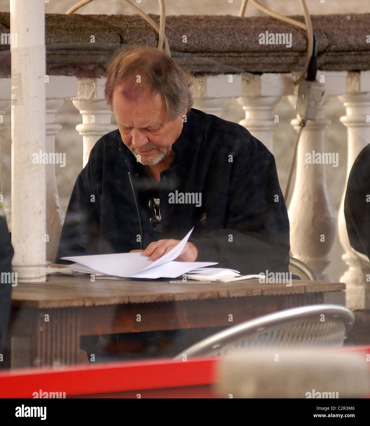 David Soul enjoying a pint of Guinness outside Ba Mizu Bar Dublin ...
