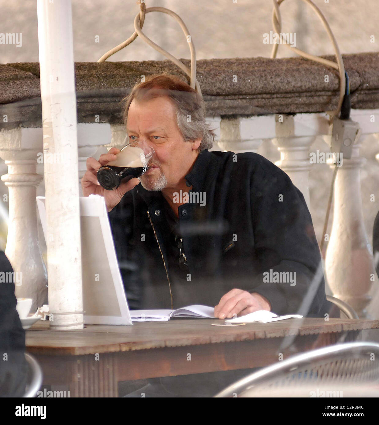 David Soul enjoying a pint of Guinness outside Ba Mizu Bar Dublin ...