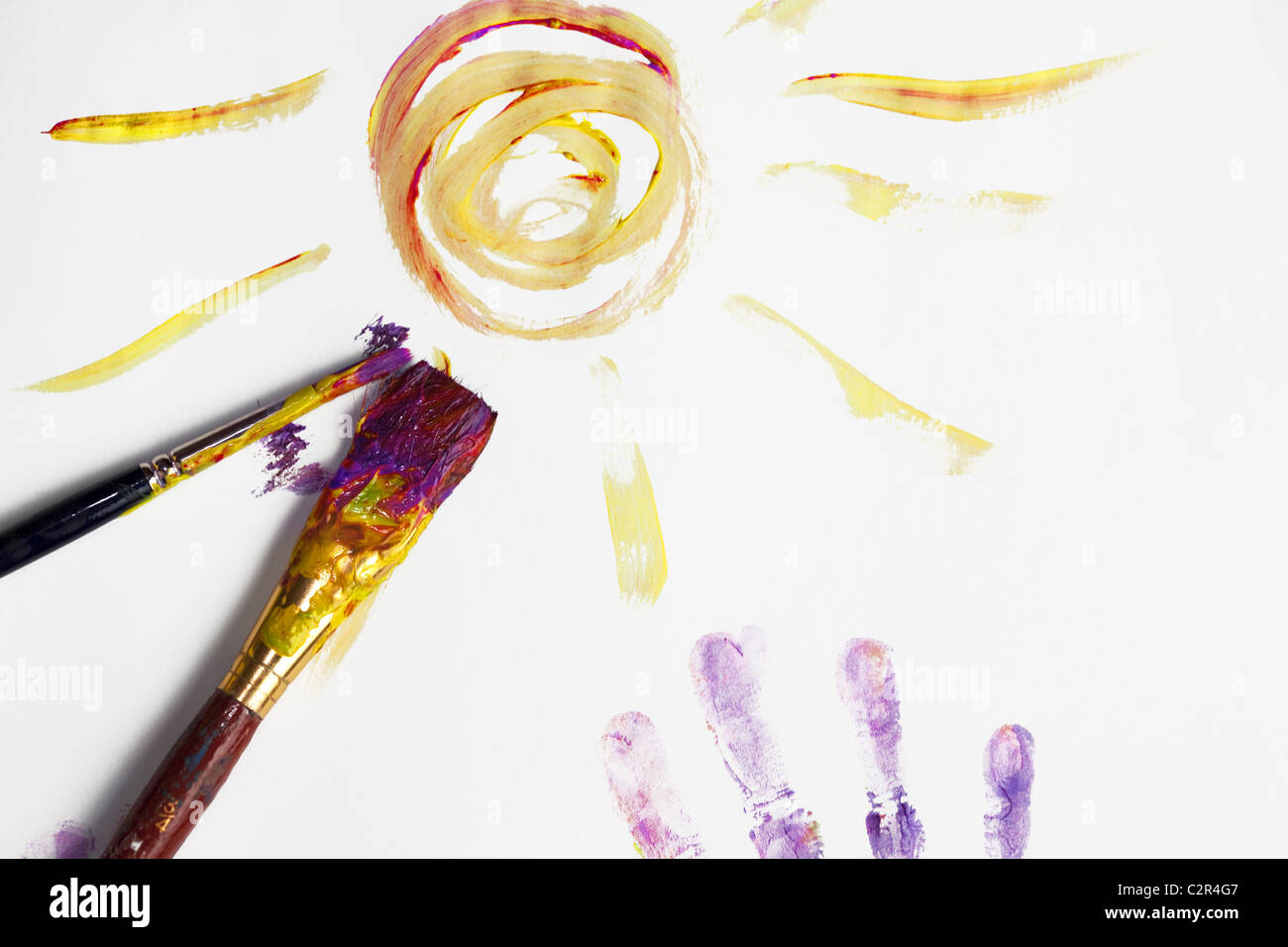 Child painting the sun hi-res stock photography and images - Alamy