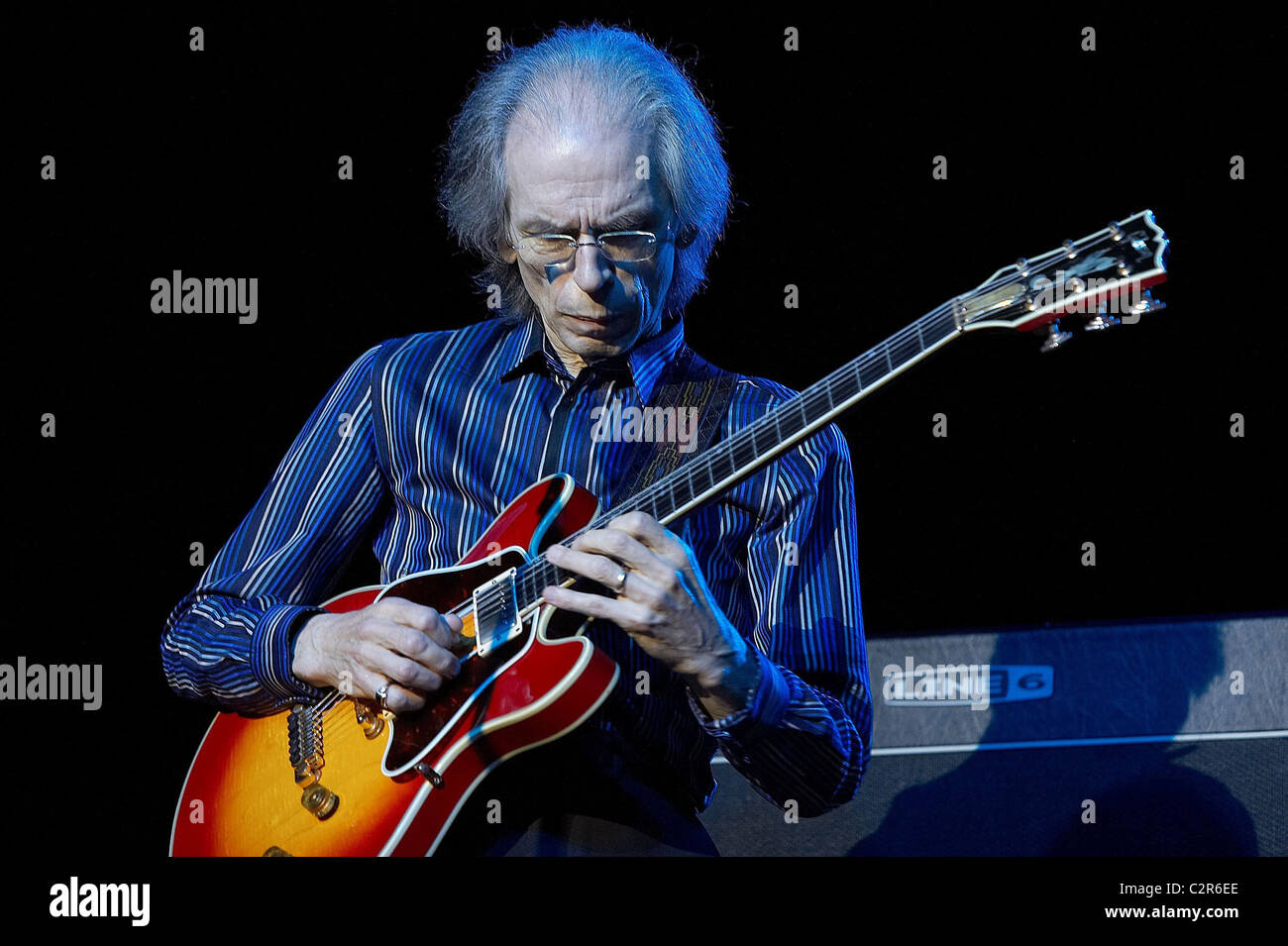 Steve howe asia hi-res stock photography and images - Alamy