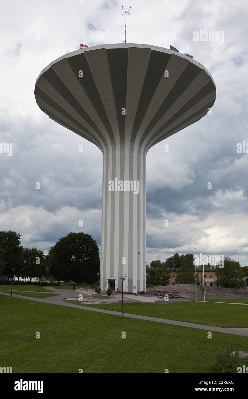 Parallel tower hi-res stock photography and images - Alamy