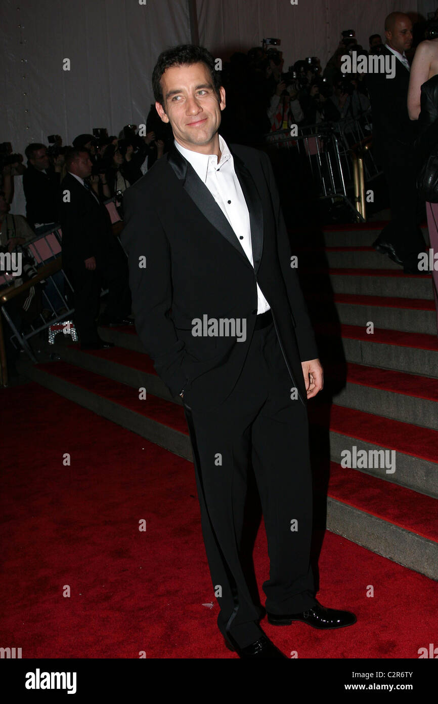 Clive Owen 'Superheroes: Fashion and Fantasy' Costume Institute Gala at ...