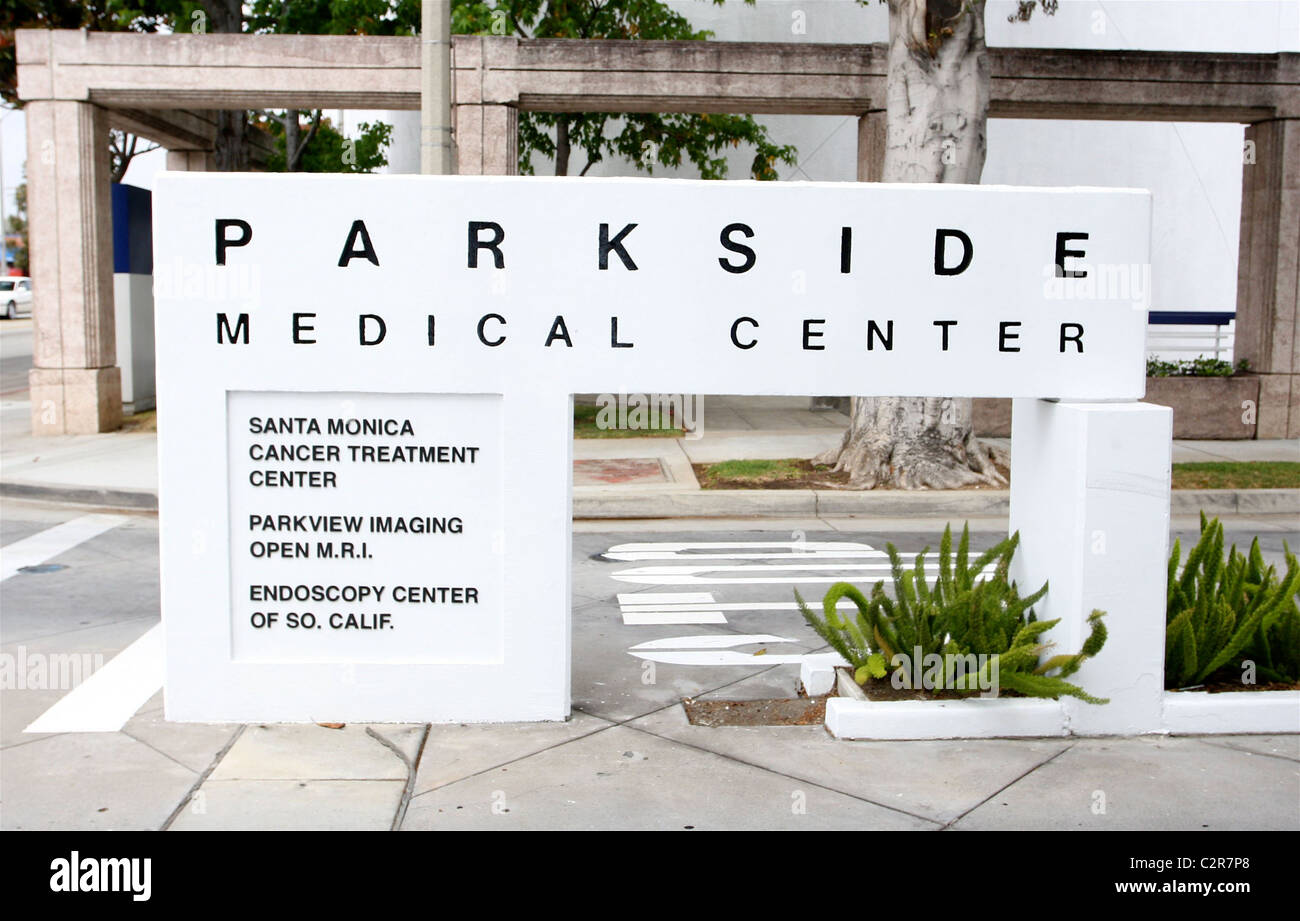 Parkside Medical Center exterior Lindsay Lohan outside the Parkside ...