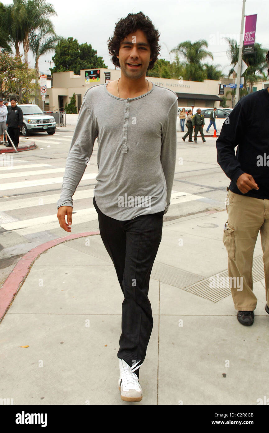 Adrian Grenier at the film set for HBO's 'Entourage' at Urth Caffe in ...