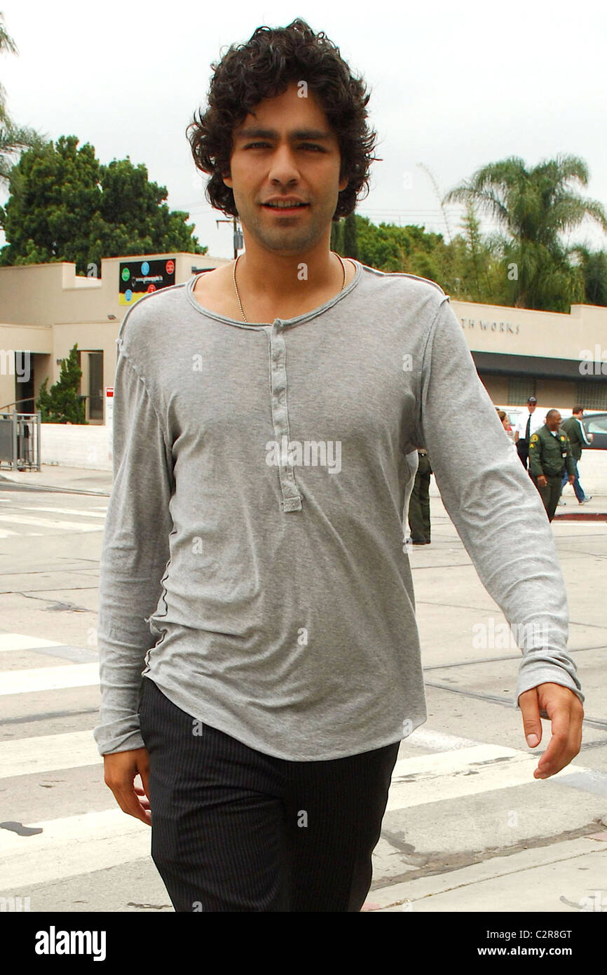 Adrian Grenier at the film set for HBO's 'Entourage' at Urth Caffe in ...