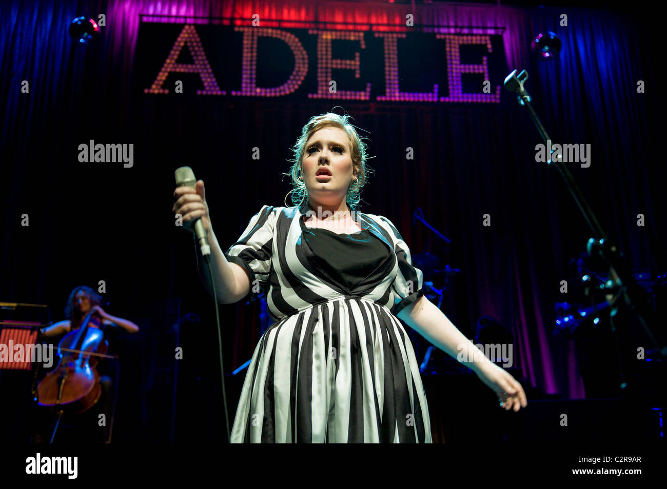 Adele performing in concert hi-res stock photography and images - Alamy