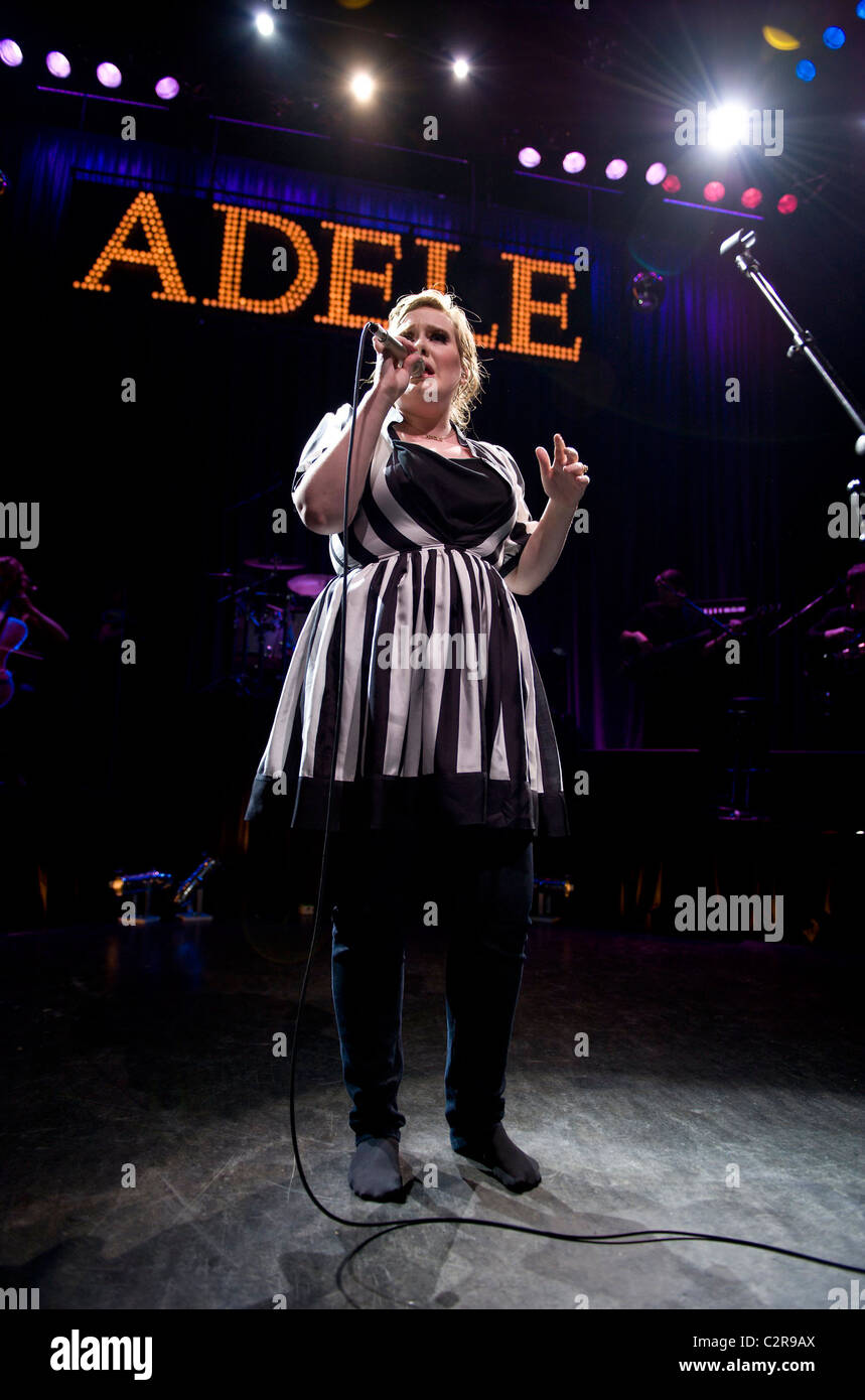 Adele performing in concert hi-res stock photography and images - Alamy