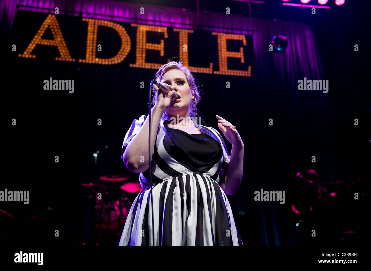 Adele performing in concert hi-res stock photography and images - Alamy