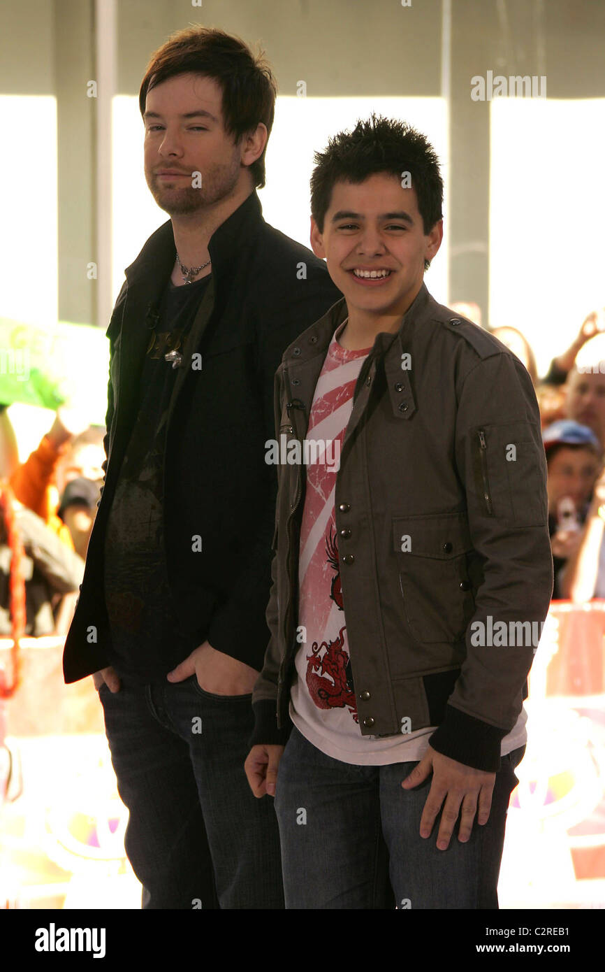 American Idol' winner David Cook and runner-up David Archuleta perform ...