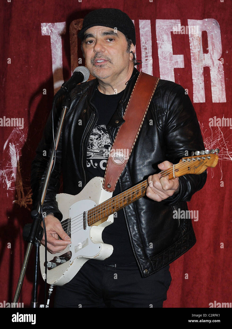 Daniel lanois hi-res stock photography and images - Alamy