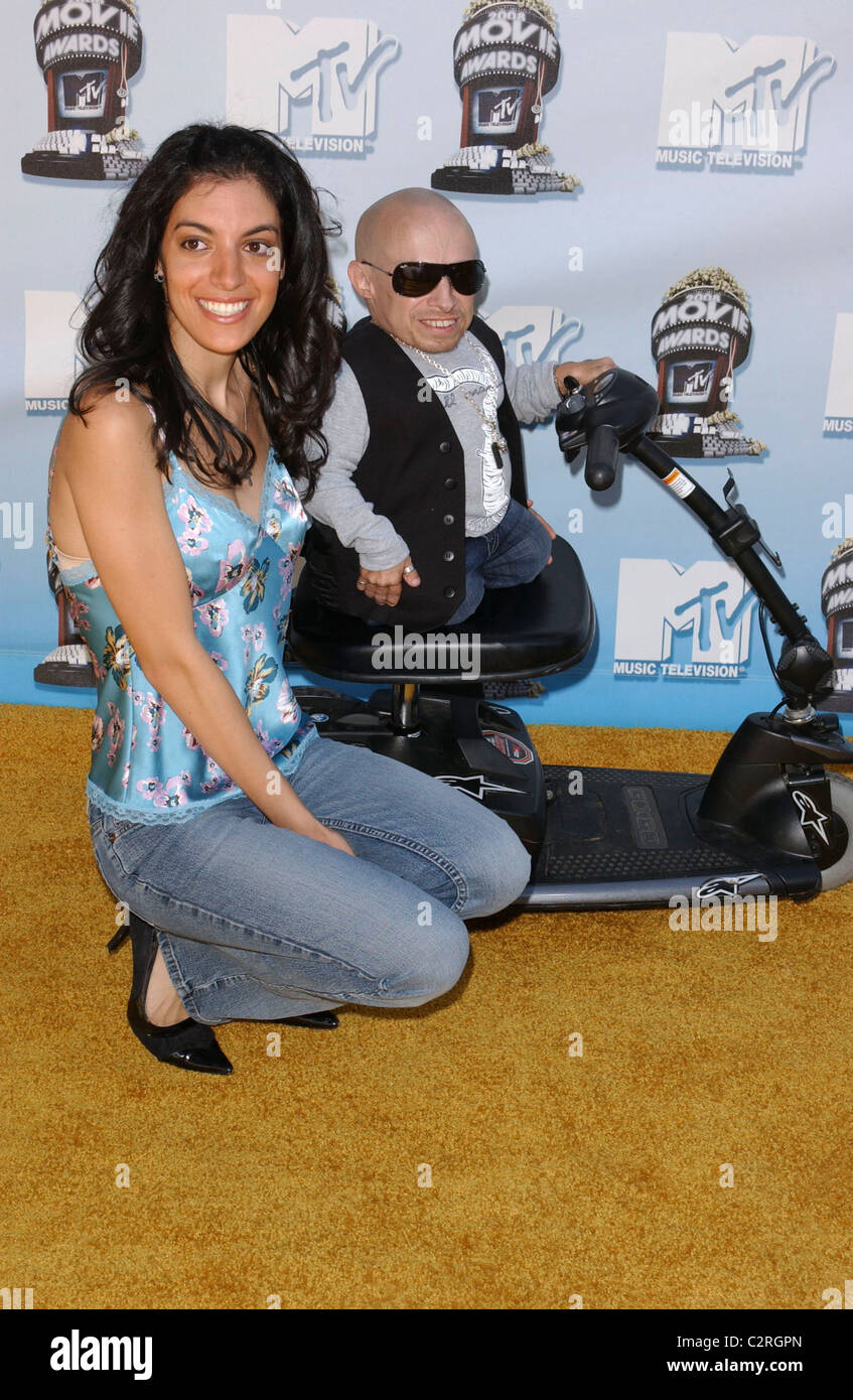 Verne Troyer 2008 MTV Movie Awards at the Gibson Amphitheatre ...