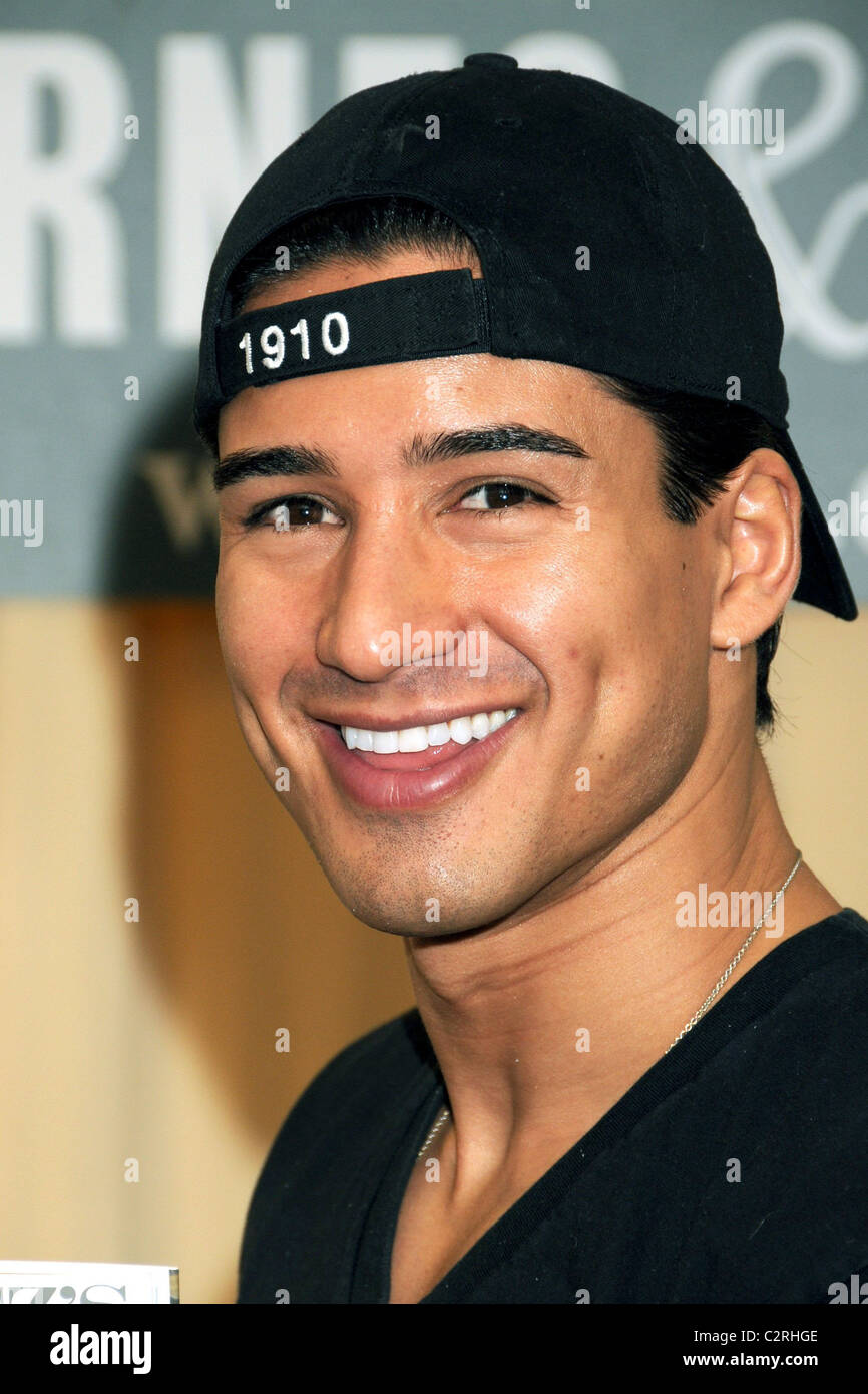 Mario Lopez signs copies of his book, 'Mario Lopez's Knockout Fitness ...