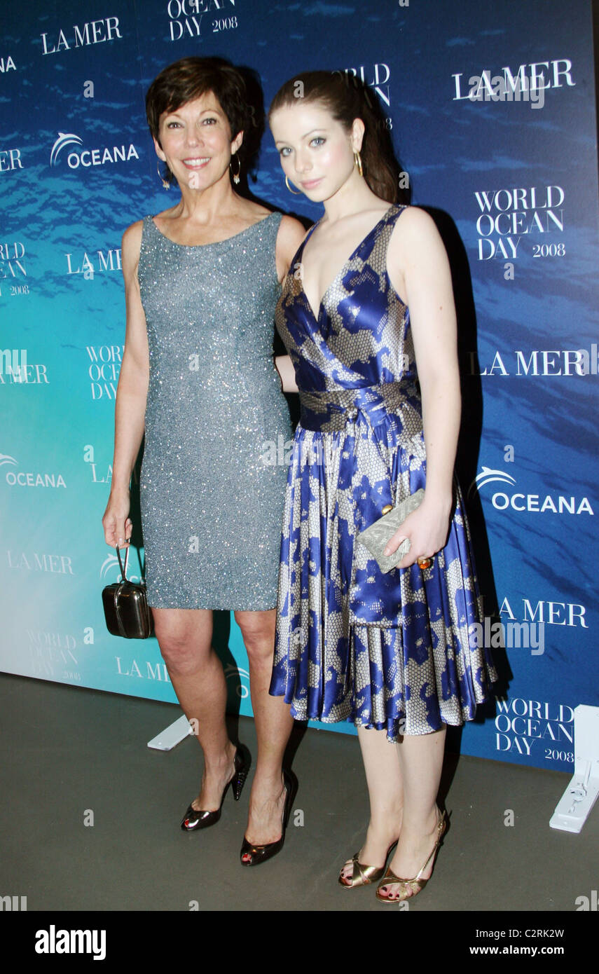 Michelle Trachtenberg and Maureen Case La Mer and Oceana Host 2008 ...