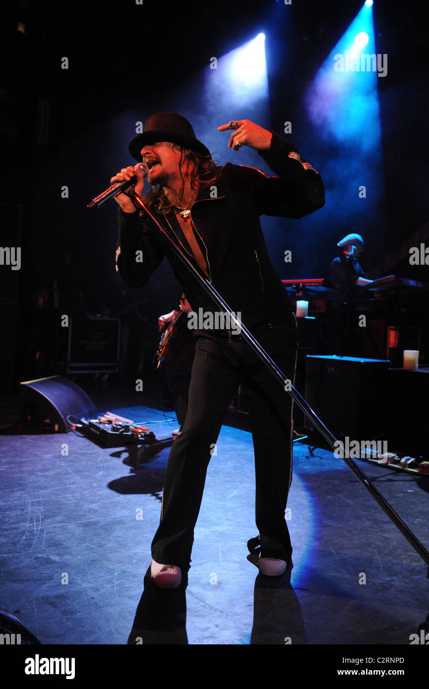Kid Rock performs at the Shepherd's Bush Empire London, England - 11.06 ...