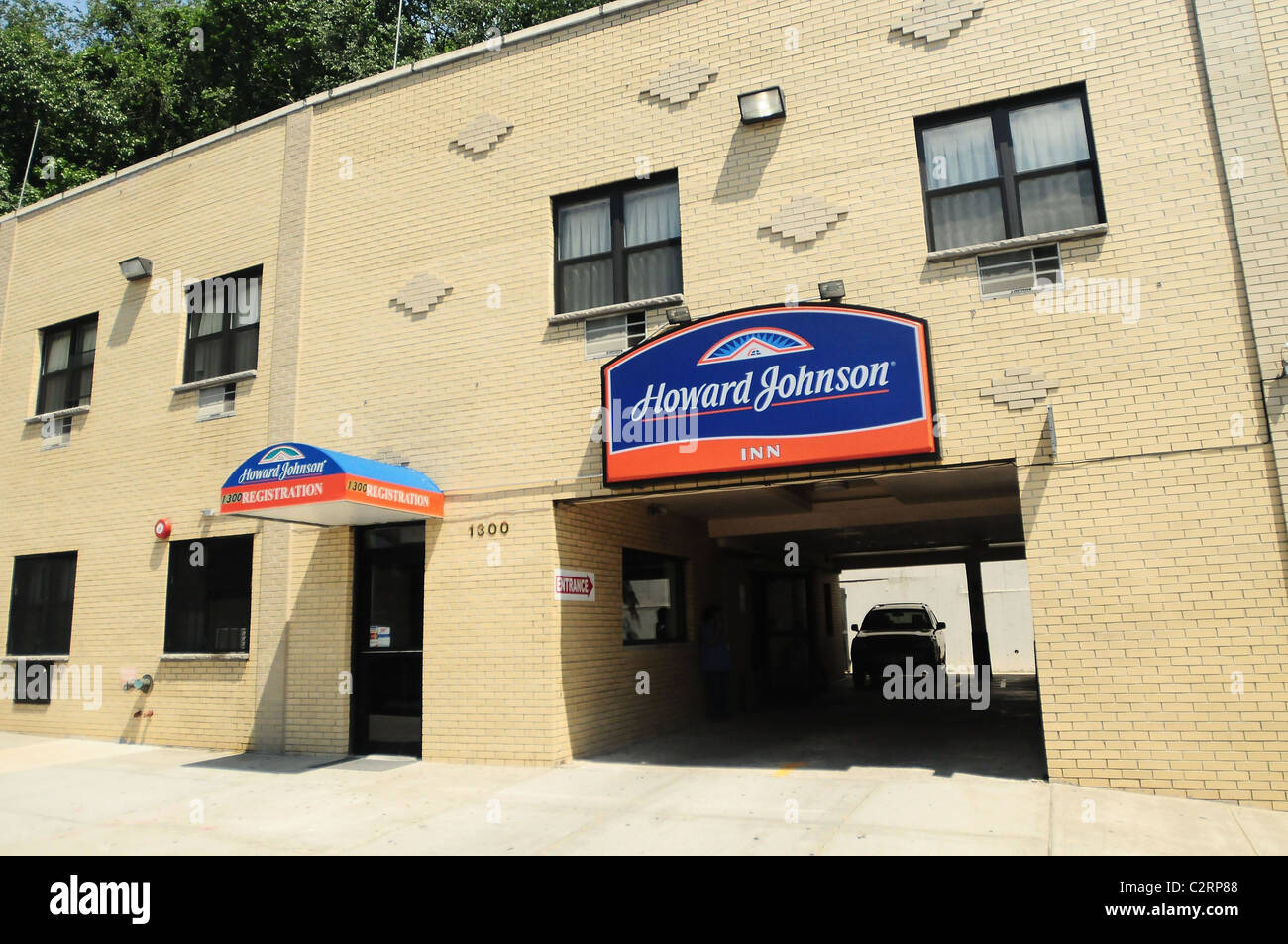 Howard Johnson Inn Yankee Stadium on Sedgwick Avenue, off the Major ...