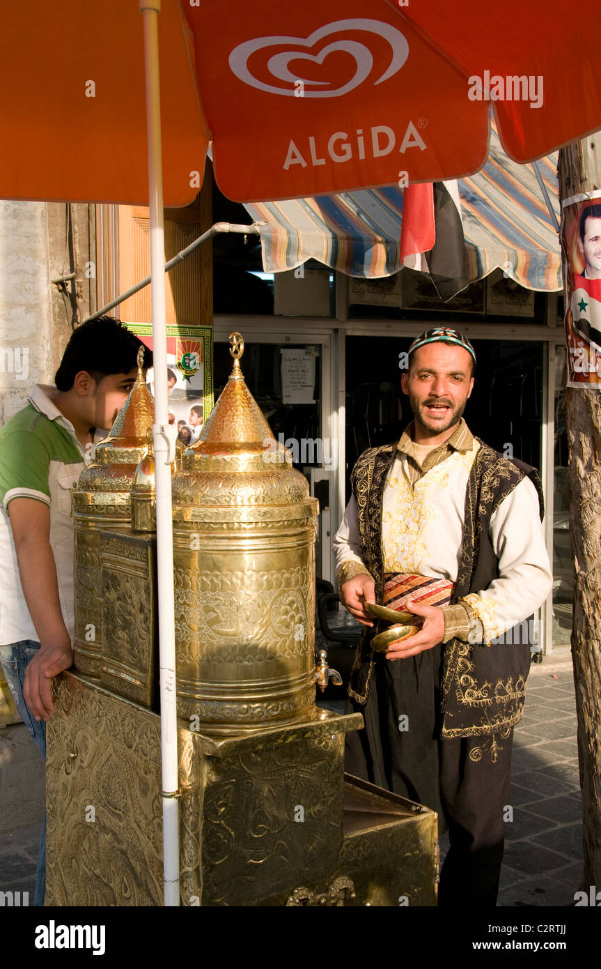 Aleppo bazaar material hi-res stock photography and images - Alamy