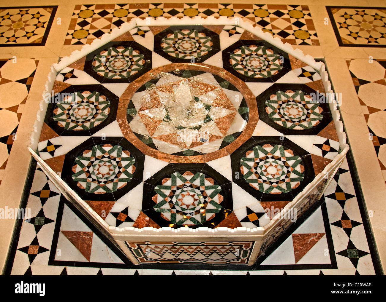 Fountain palace aleppo town city hi-res stock photography and images ...