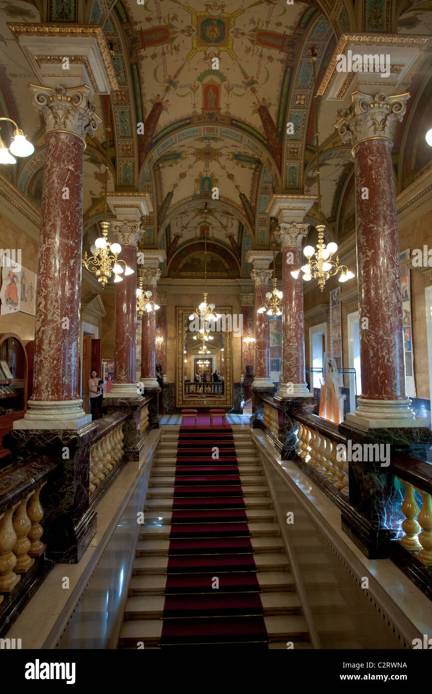 The interior of the Hungarian State Opera house in Budapest Stock Photo ...