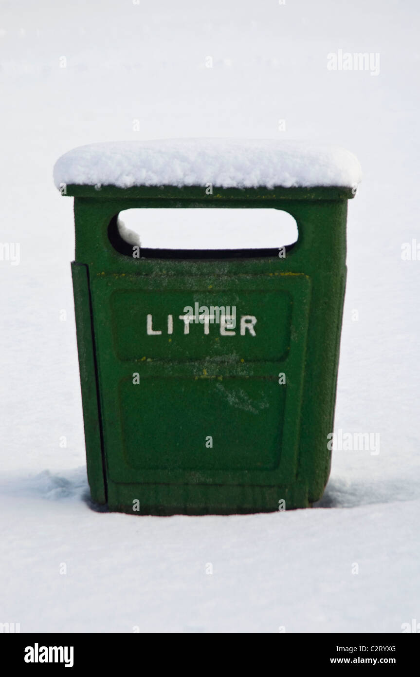 Vertical close up of an empty rubbish bin covered in fresh snow Stock ...