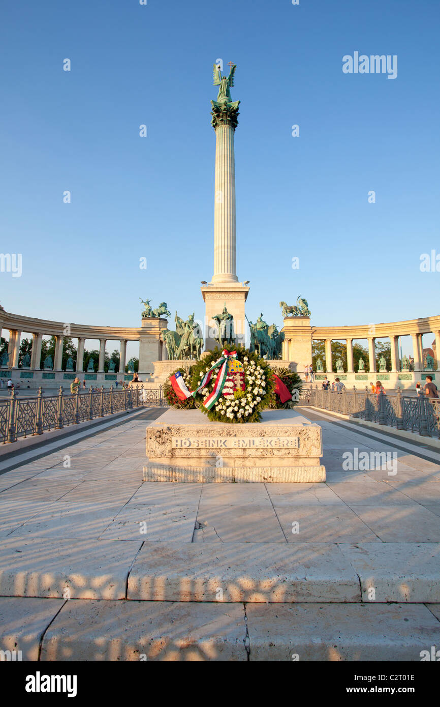 Plaza in budapest hi-res stock photography and images - Alamy