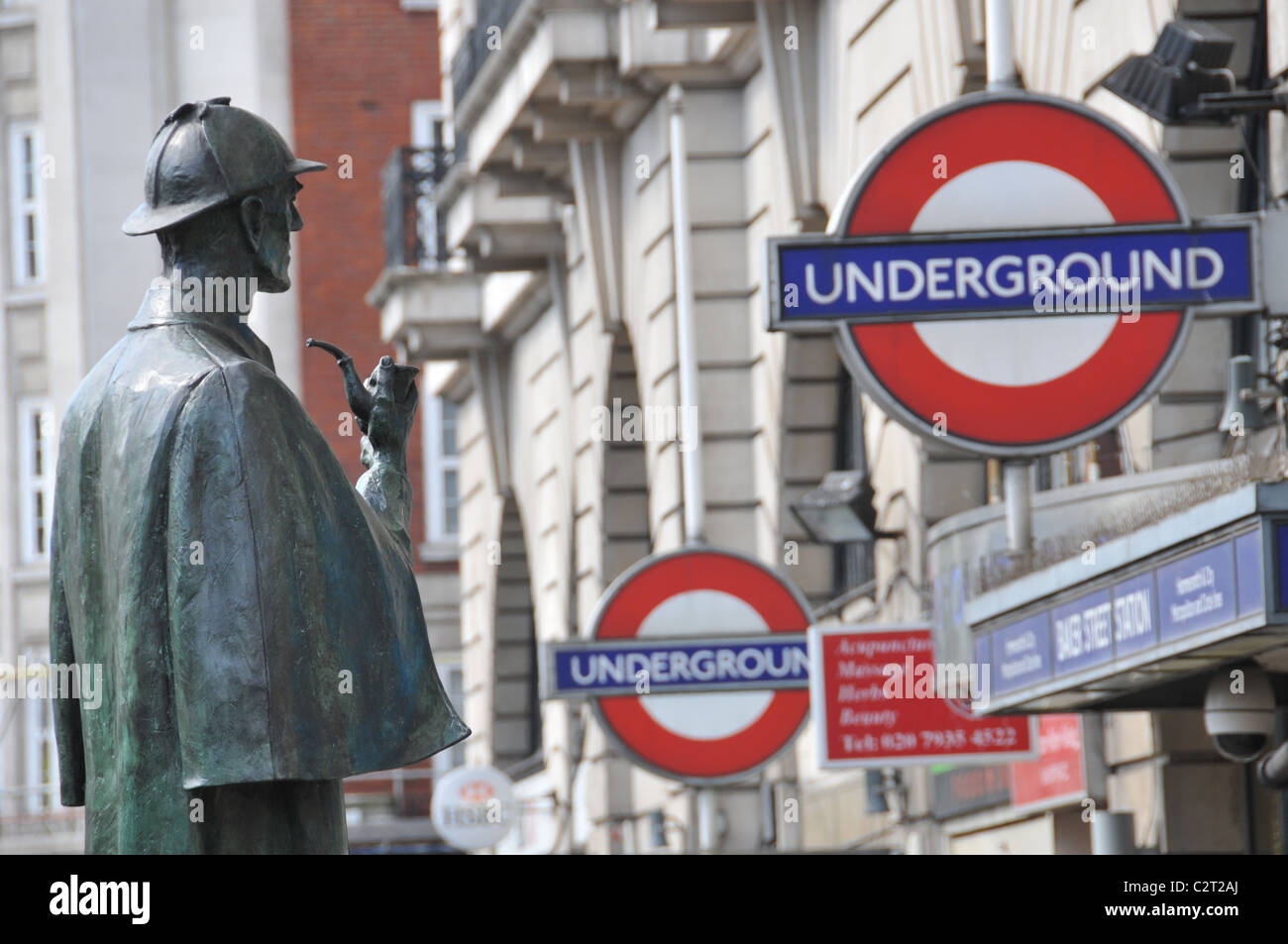 Sherlock Holmes Statue Baker Street Underground station Stock Photo - Alamy