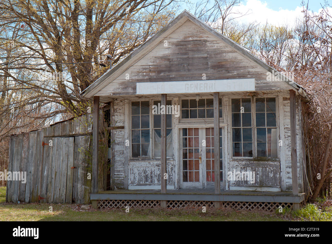 Abandoned general store building Stock Photo - Alamy