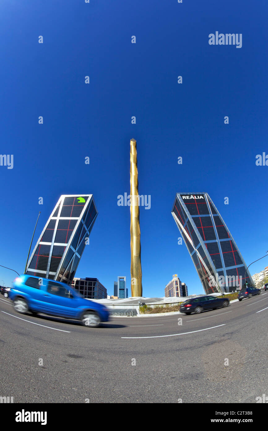 Kio towers at the end of the Paseo de la Castellana, Torres Kio, Puerta ...