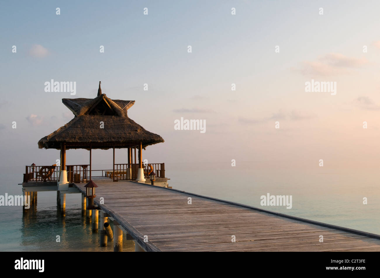 Gazebo and jetty with straw roof at a resort in the Maldives Stock ...