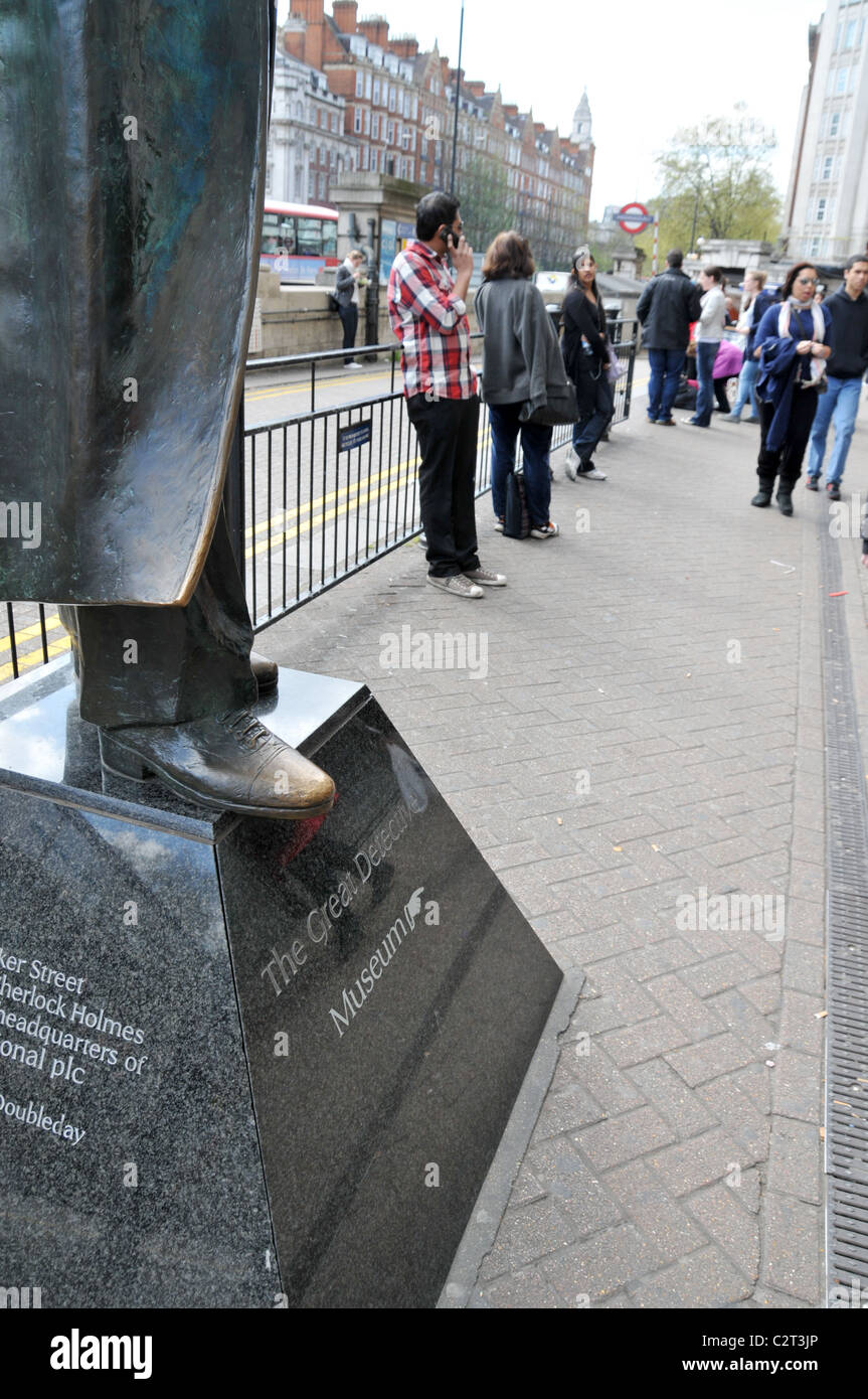 Sherlock holmes statue baker street hi-res stock photography and images ...