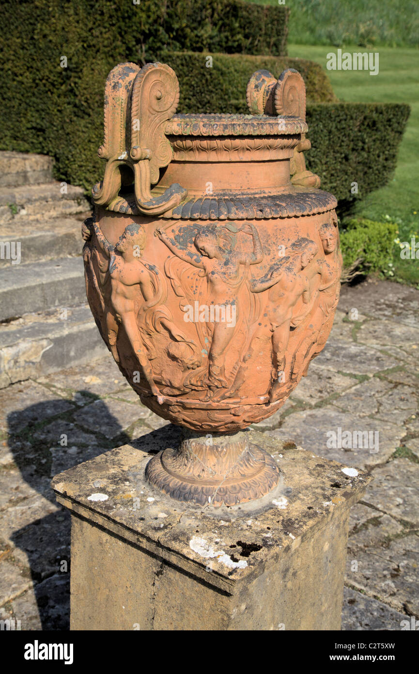 Classical urn hi-res stock photography and images - Alamy