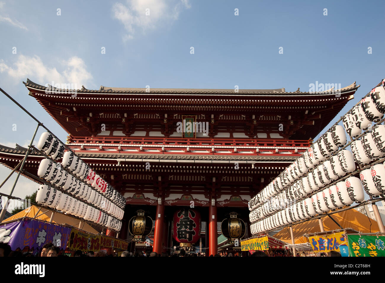 JAPANESE LANTERNS OUTSIDE KANNON TEMPLE IN ASAKUSA TOKYO Stock Photo ...