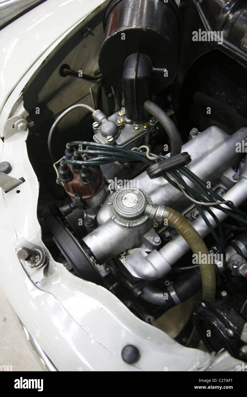 vintage fiat 500 car engine at motor show Stock Photo - Alamy