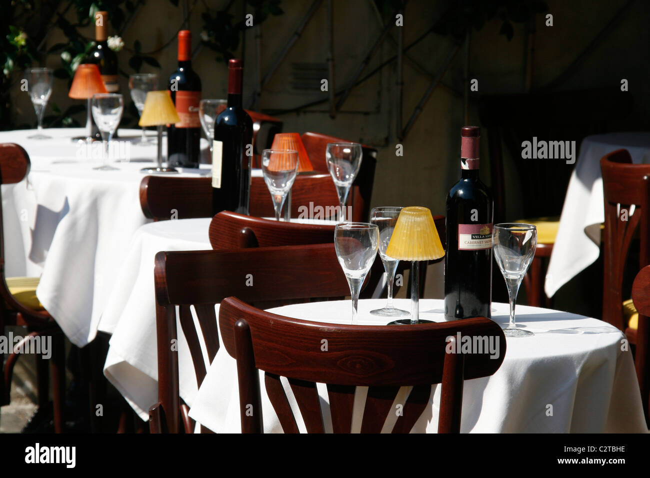 empty table setting in luxury restaurant in rome italy Stock Photo - Alamy